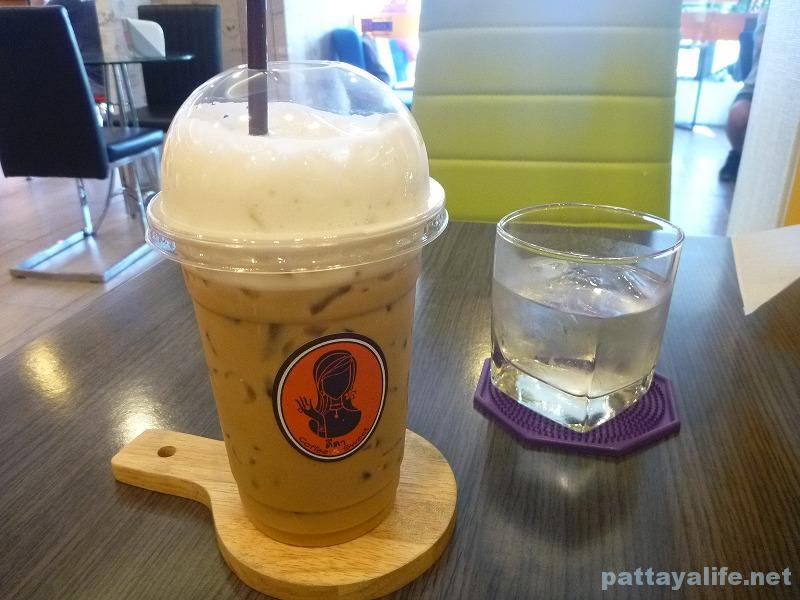 （店名変更）サードロードのオシャレかつ気軽なカフェ、Leela Coffee&Restaurant - パタヤ千夜一夜