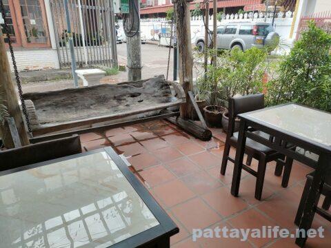 ビエンチャンのおすすめカフェのSili Cafeでおいしい豚丼とコーヒーを - パタヤ千夜一夜