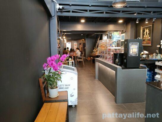 Google評価がほぼ満点、ソイボンコットのカフェ Dose Yield Time Cafe - パタヤ千夜一夜